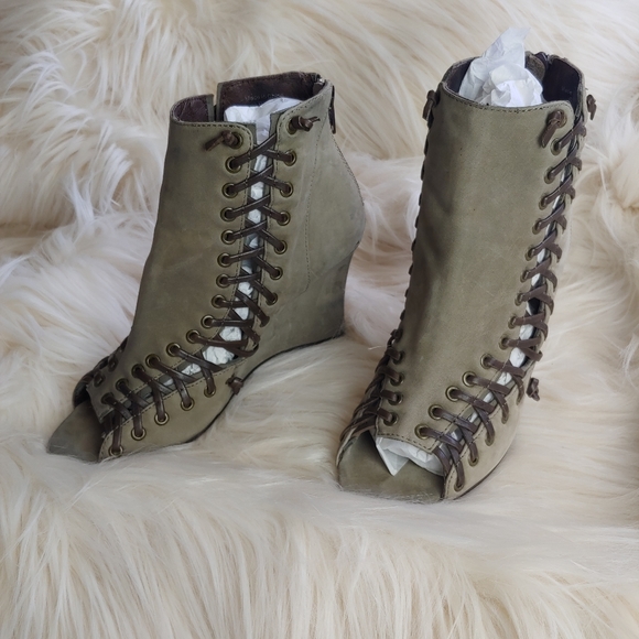 7 For All Mankind | Shoes | 7for All Mankind Taupe Green Marlo Open Toe ...